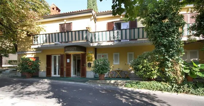 Forgotten Garden Apartments and Rooms – 3★ Hotel