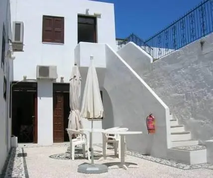 Sarris Studios & Apartments – 2★ Hotel